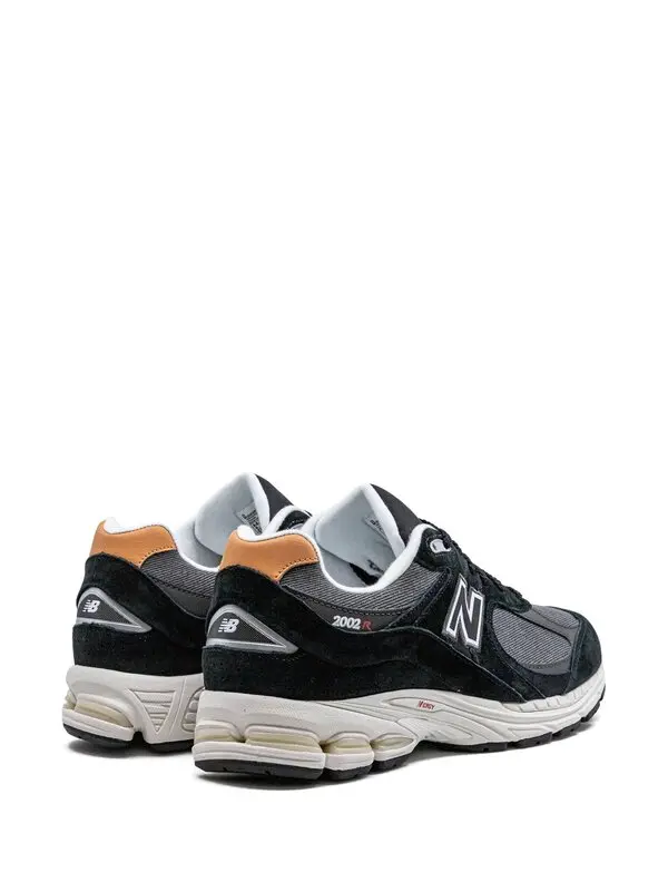NEW BALANCE 2002r Low-top Sneakers - Black