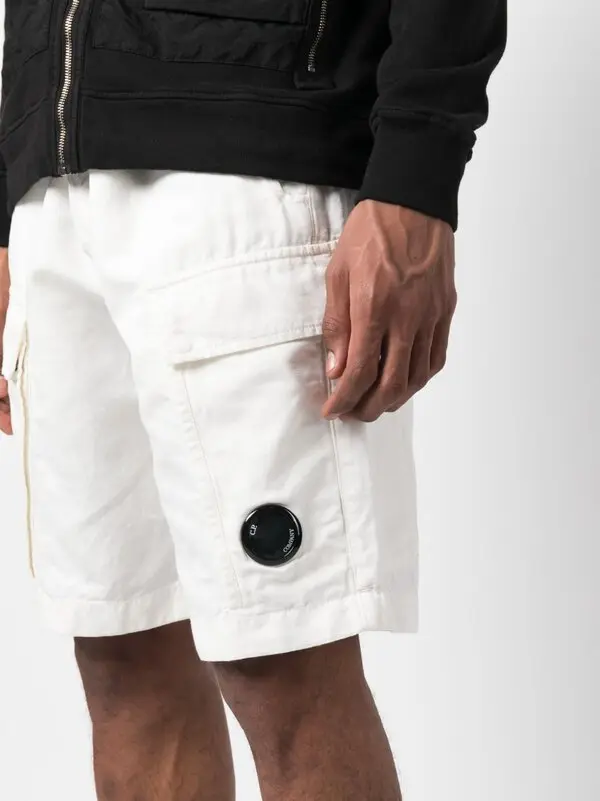 C.P. COMPANY Logo-plaque Cargo Shorts - White