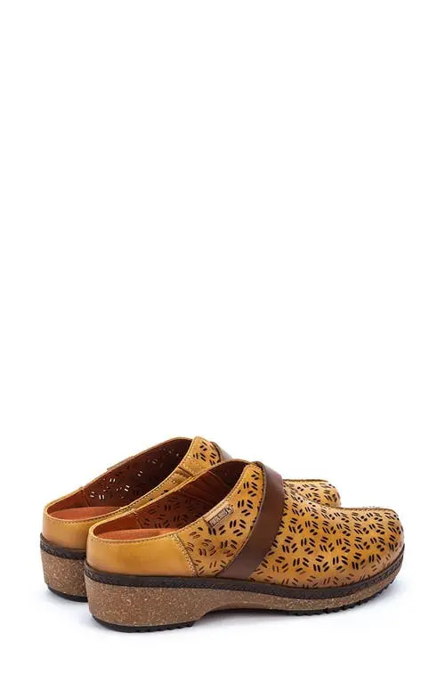 Pikolinos Granada Perforated Clog - Honey