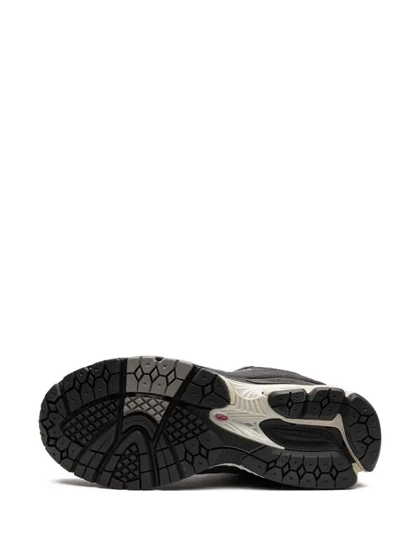 NEW BALANCE 2002r Sneakers - Black