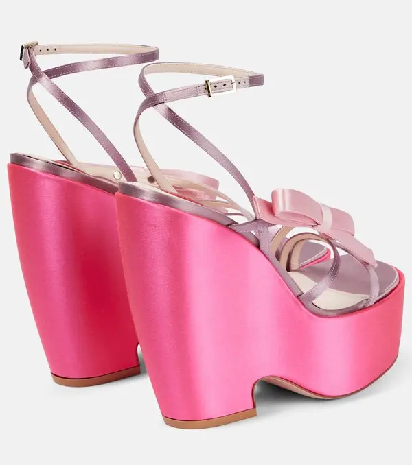 ROGER VIVIER Choc Bow Wedge Sandals