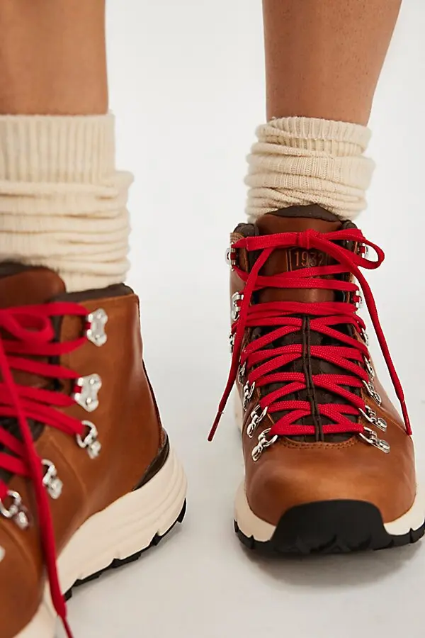 DANNER Mountain 600 Full Grain Leather Boots - Saddle Tan
