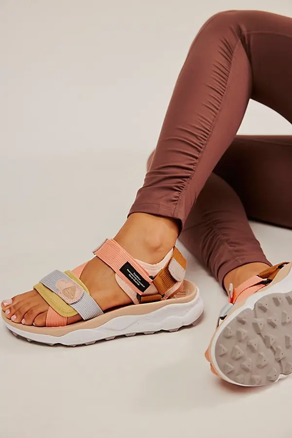 FLOWER MOUNTAIN Taurus Trek Sandals - Taupe/salmon