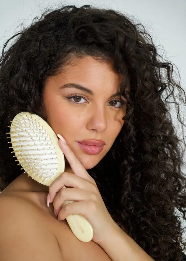 MINIMALISTA The Detangler Brush – Karat Gold