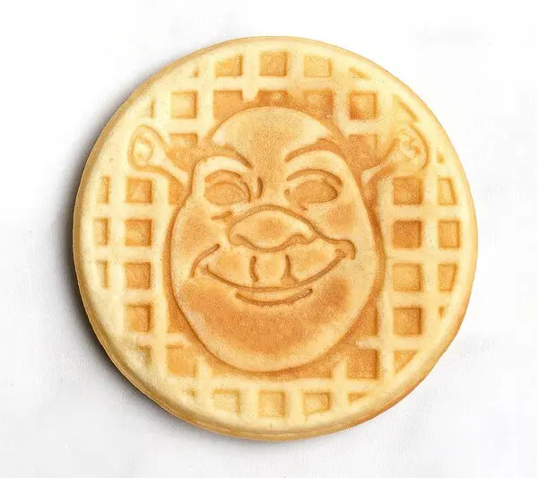 UNCANNY BRANDS Shrek Mini Waffle Maker