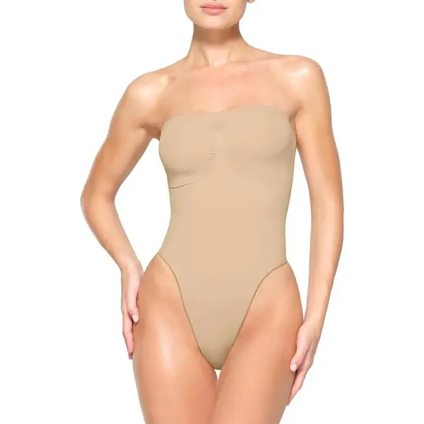 SKIMS Seamless Sculpt Strapless Bodysuit - Clay