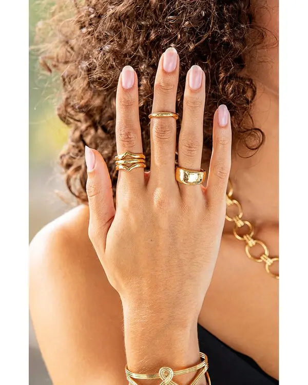 CAPUCINE DE WULF Cleopatra Hammered Band Ring