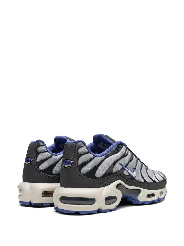 Nike Air Max Plus Se Social F.c. Sneakers - Grey