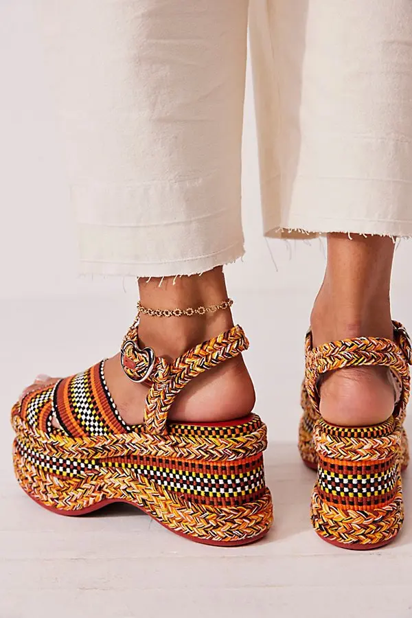 AMAMBAIH Carmen Flatform Sandals
