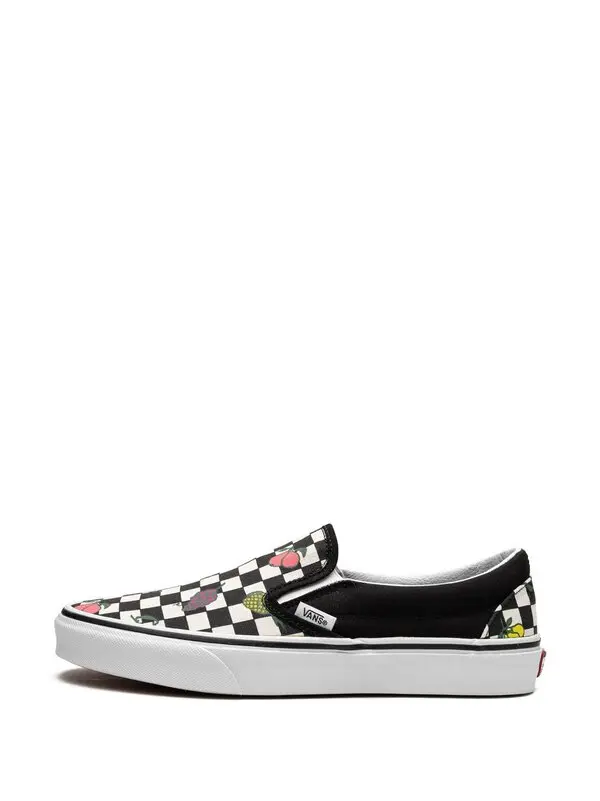 VANS Classic Slip-on Sneakers - Black