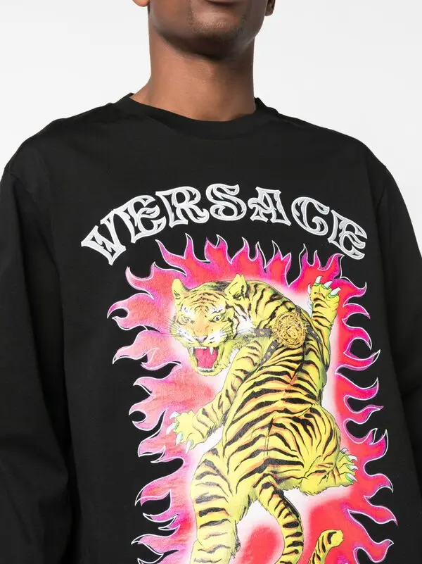Versace Roar-Print Cotton T-Hirt In Black - 75% Off | Editorialist