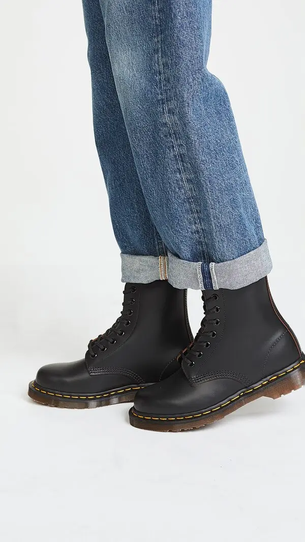 Dr. Martens 1460 Vintage 8 Eye Boots - Black