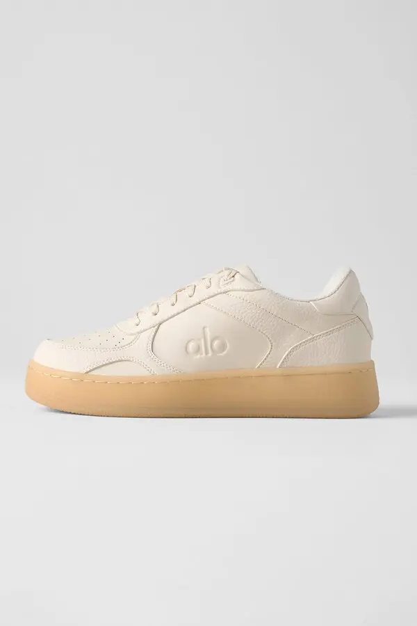 Alo Yoga Recovery Mode Sneaker - Clay
