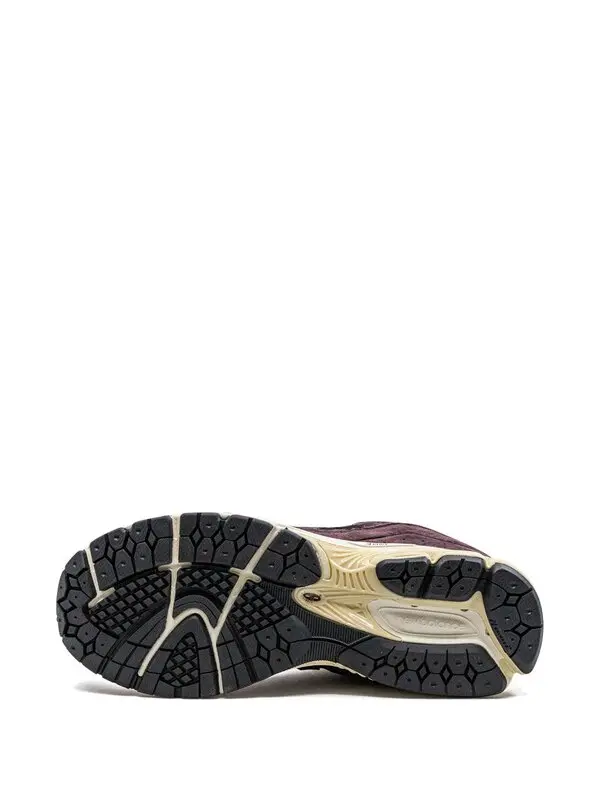 NEW BALANCE 2002r Sneakers