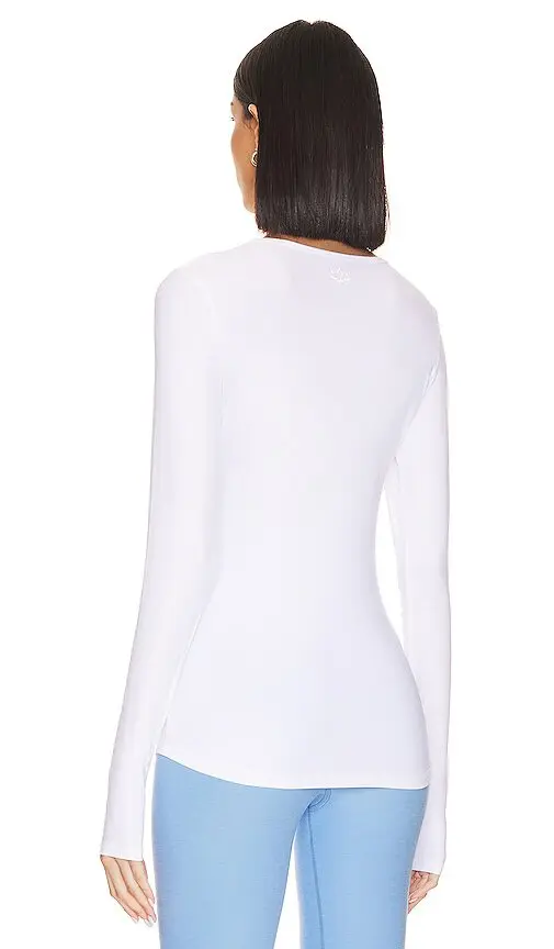 Beyond Yoga Classic Crew Pullover In White - Cloud White
