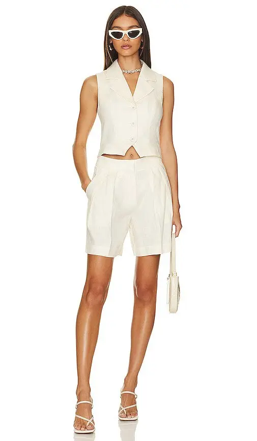 L'academie Carinne Short
