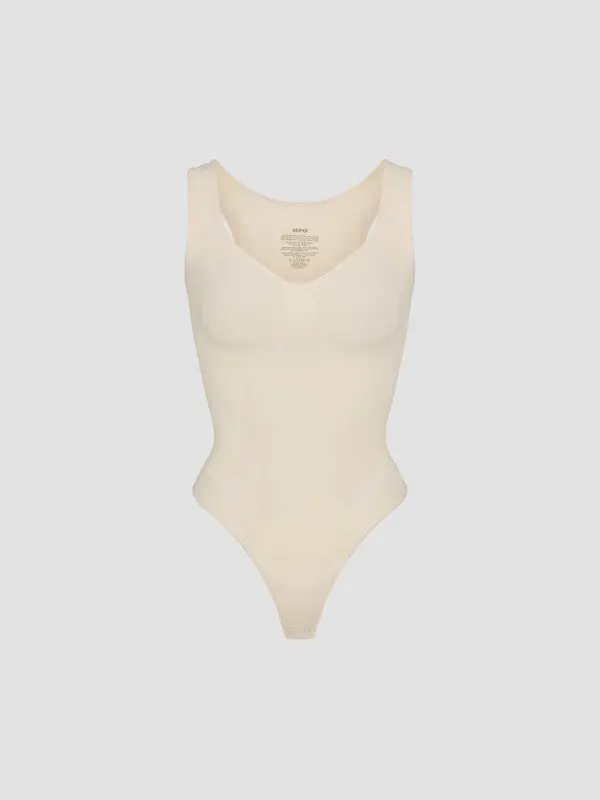 SKIMS Seamless Sculpt Scoopneck Thong Bodysuit - Sand
