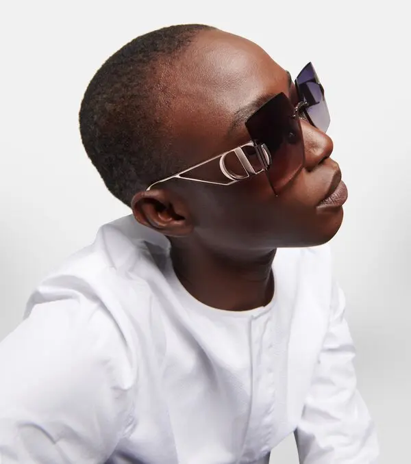 Dior 30montaigne S7u Square Sunglasses - Gold | Editorialist display picture 3