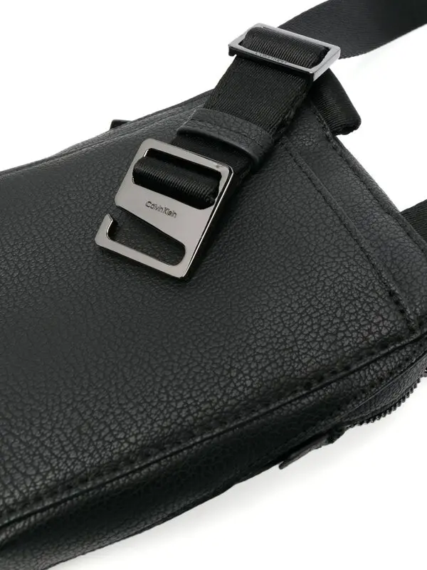 Calvin Klein Logo-plaque Zipped Messenger Bag