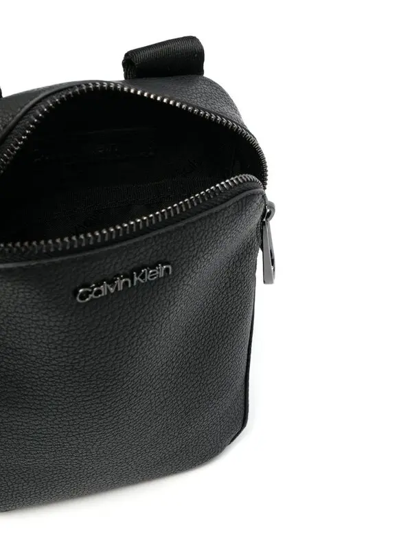 Calvin Klein Logo-plaque Zipped Messenger Bag
