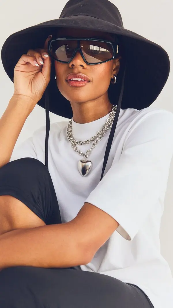 Lack of Color バケットハット　HOLIDAY BUCKET　新品 Lack of Color Holiday Bucket Hat in Beige | REVOLVE
