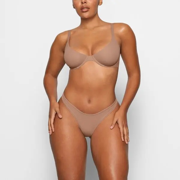 SKIMS Fits Everybody Plunge Bra - Sienna