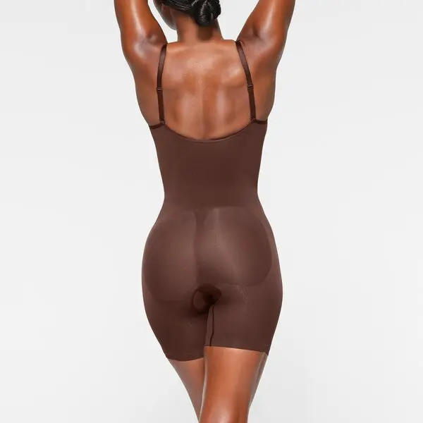 SKIMS Mid Thigh Bodysuit | Light Neutral | | Seamless Sculpt - Cocoa