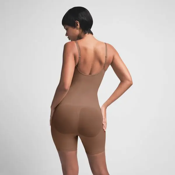 SKIMS Mid Thigh Bodysuit | Light Neutral | | Seamless Sculpt - Jasper