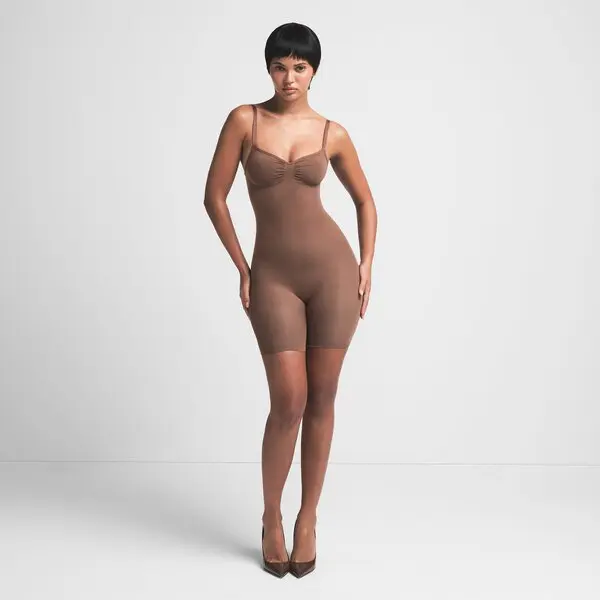 SKIMS Low Back Mid Thigh Bodysuit | Medium Neutral | | Seamless Sculpt - Jasper