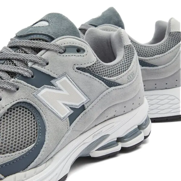 NEW BALANCE 2002r Sneakers