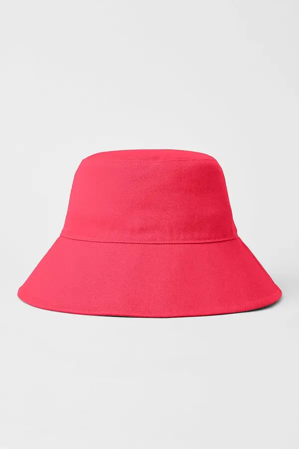 Alo Yoga Weekender Bucket Hat - Candy Red