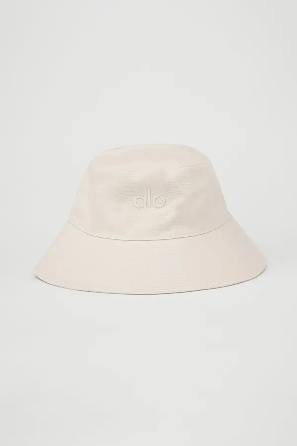 Alo Yoga Weekender Bucket Hat - Fresh Linen