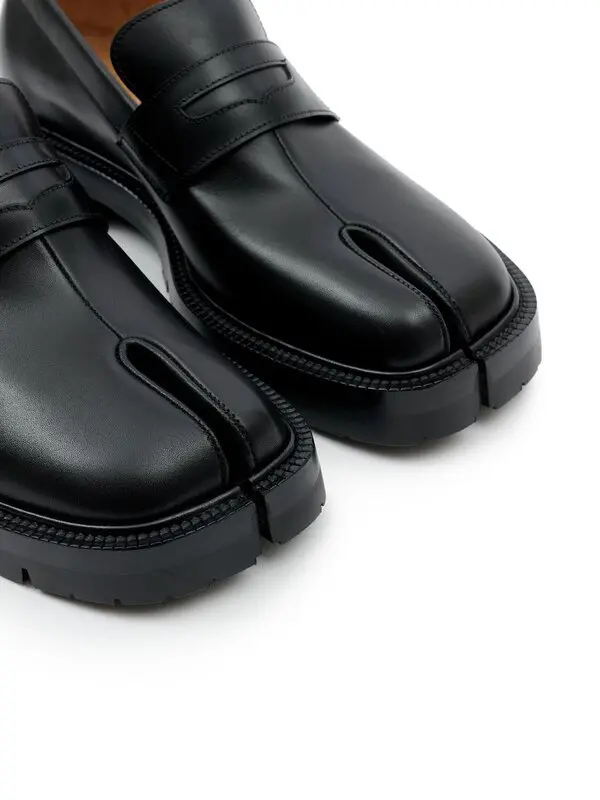 MAISON MARGIELA Tabi Leather Loafers - Black