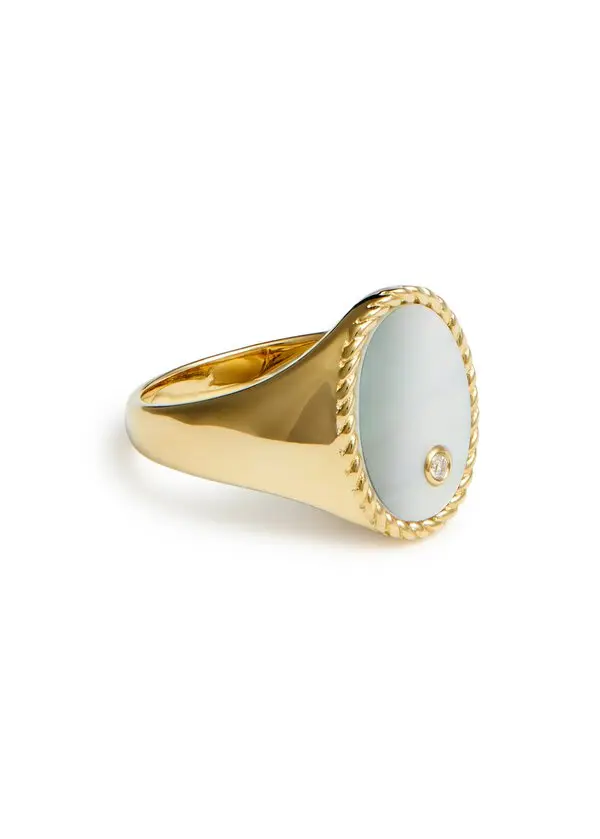 Yvonne Léon 9kt Gold Signet Ring