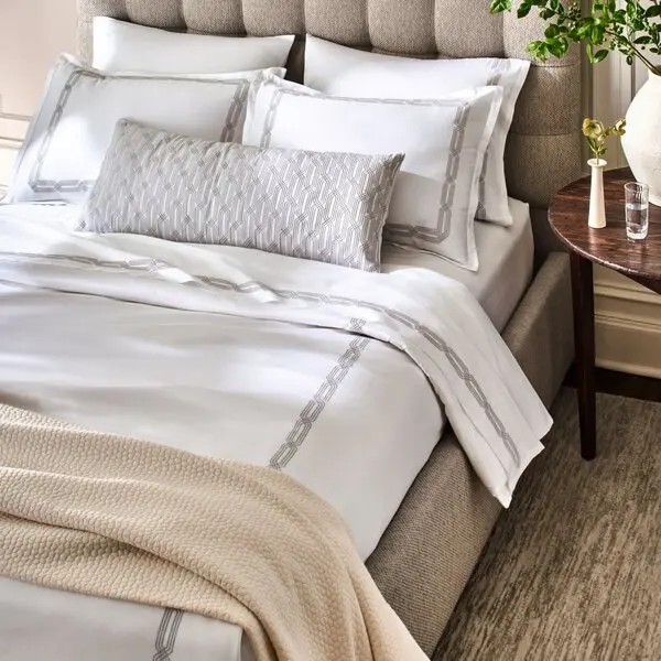 HUDSON PARK COLLECTION Italian Tivoli Embroidered King Pillowcase Exclusive - White/silver