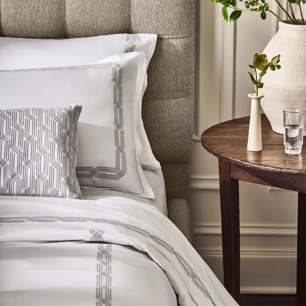 HUDSON PARK COLLECTION Italian Tivoli Embroidered King Pillowcase Exclusive - White/silver