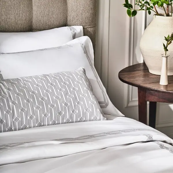 HUDSON PARK COLLECTION Italian Tivoli Embroidered King Pillowcase Exclusive - White/silver