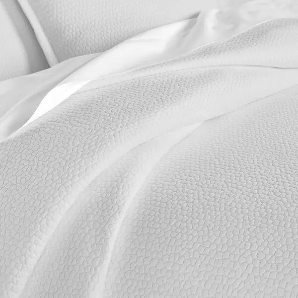 HUDSON PARK COLLECTION Signature Pebbled Matelasse Coverlet, King Exclusive - Cloud