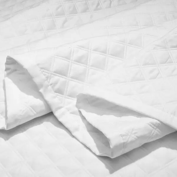 HUDSON PARK COLLECTION Hudson Park Double Diamond Coverlet, King Exclusive - White