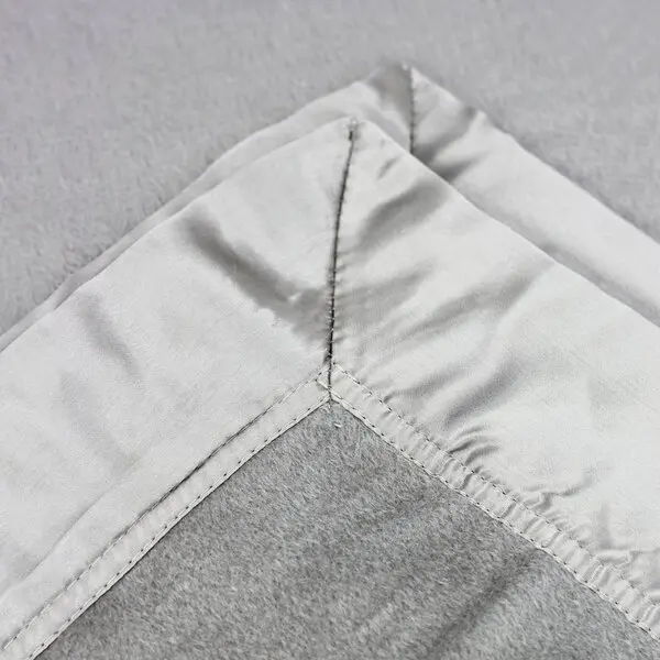 MELANGE COLLECTION Home Plaza Silk Blanket, Twin