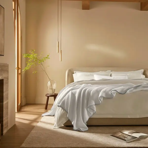BOLL & BRANCH Waffle Cotton Bed Blanket, King/cali King - White/hydrangea Whipstitch