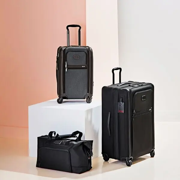 Tumi Alpha 3 Short Trip Expandable 4-wheel Packing Case - Black
