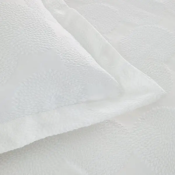 ANNE DE SOLENE Dahlia Coverlet, King - Blanc