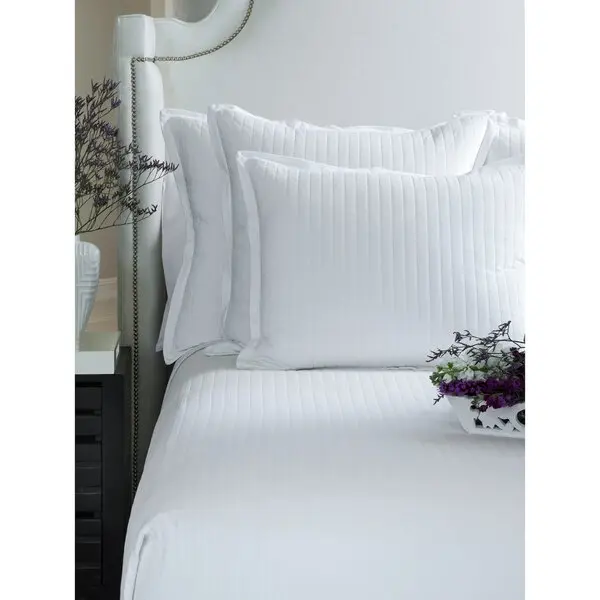 LILI ALESSANDRA Aria Personal Throw - White