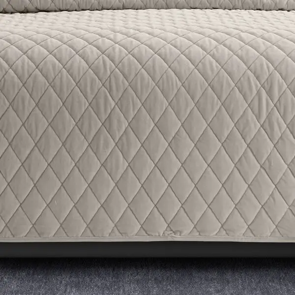 Vera Wang Diamond Velvet Quilt Set, King