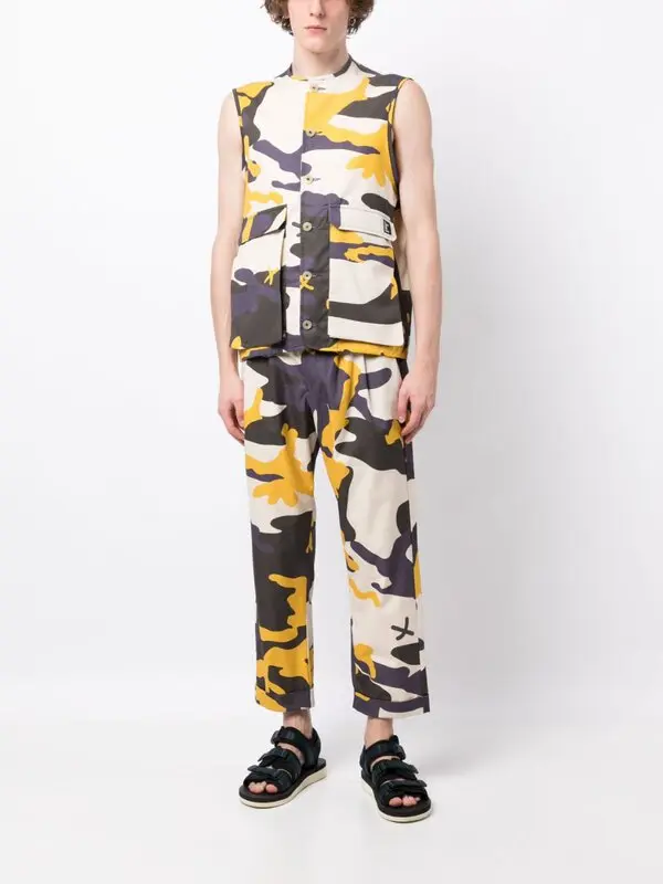 THE POWER FOR THE PEOPLE Camouflage-pattern Cropped Trousers