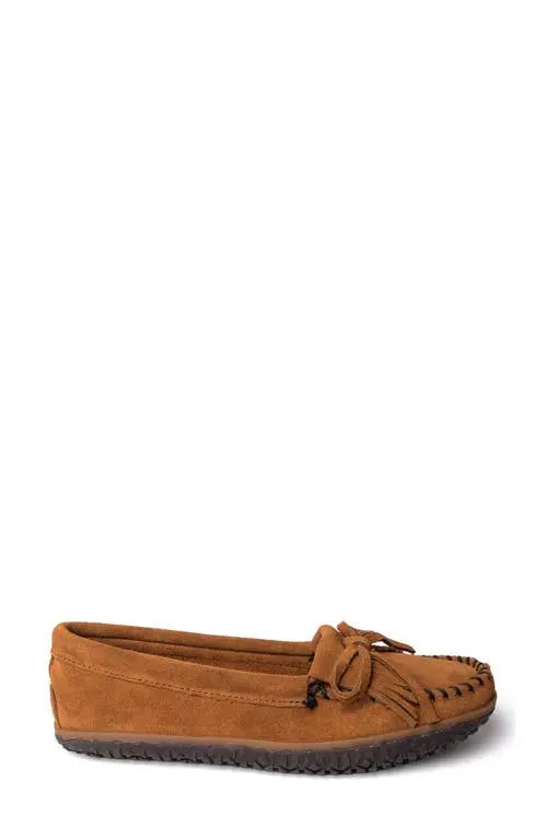Minnetonka Kilty Tread Slipper - Brown