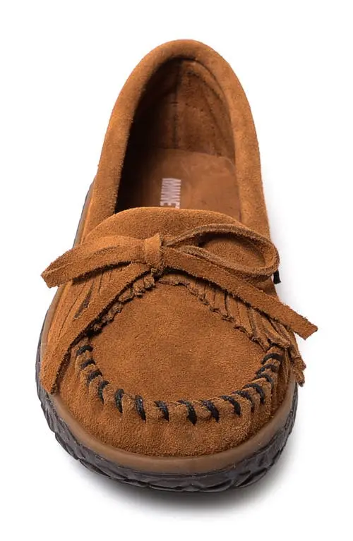 Minnetonka Kilty Tread Slipper - Brown