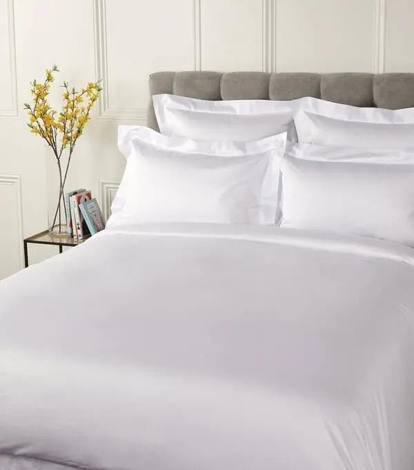 CELSO DE LEMOS Amanda Duvet Cover