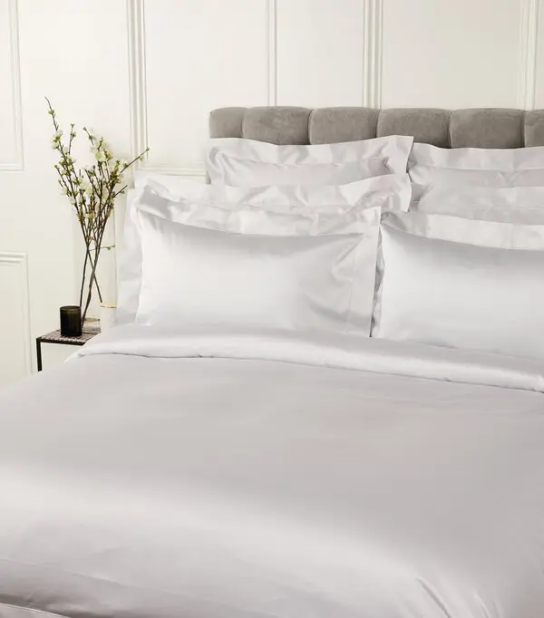 CELSO DE LEMOS Bourdon Duvet Cover
